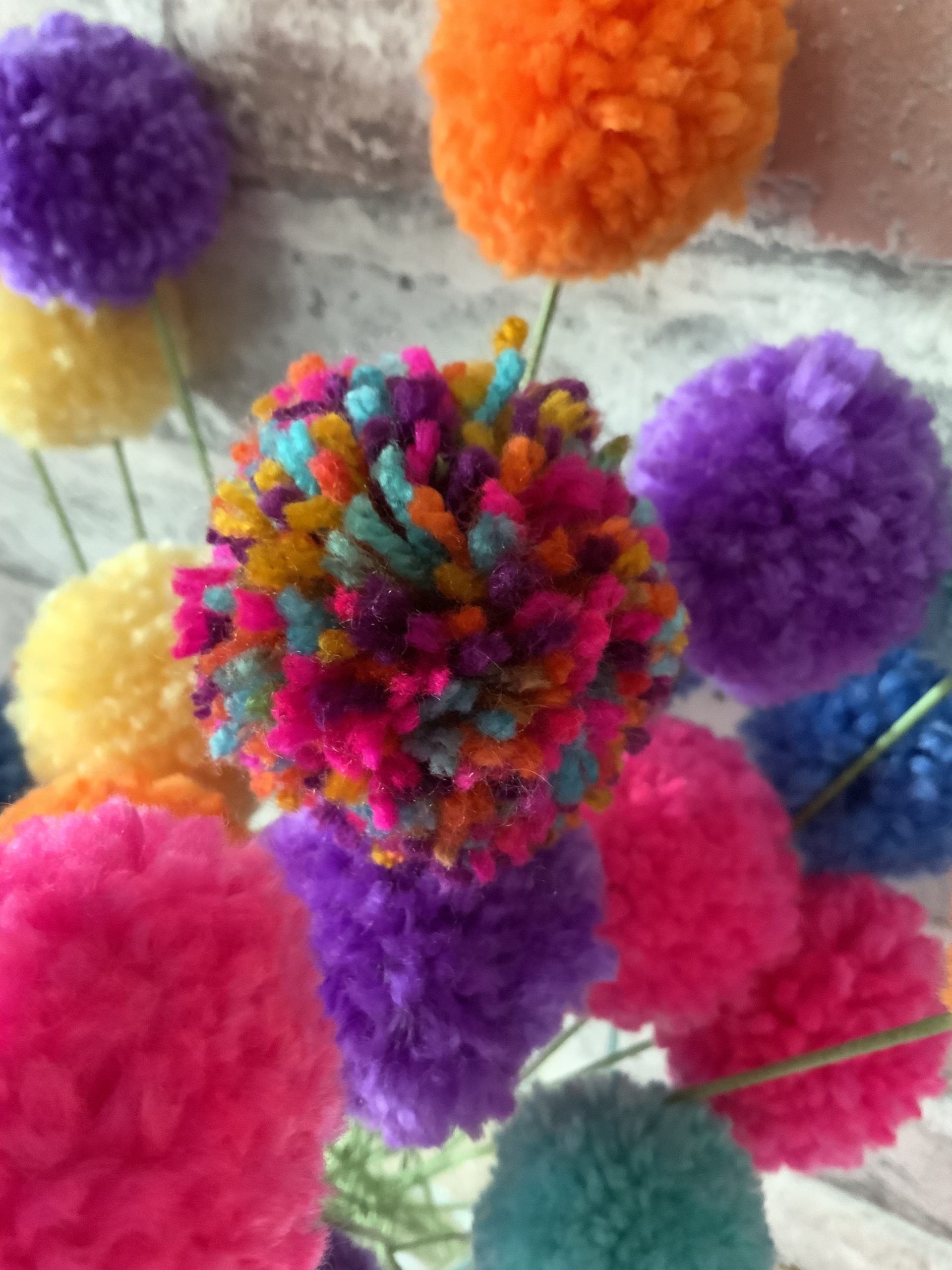 POMPOM FLOWER BOUQUETS - MAKING MEMORIES MAGICAL